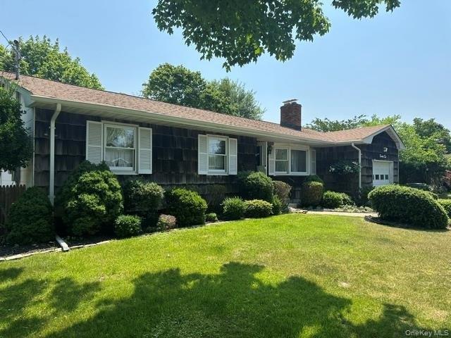 22 Faith Dr, Hampton Bays, NY 11946