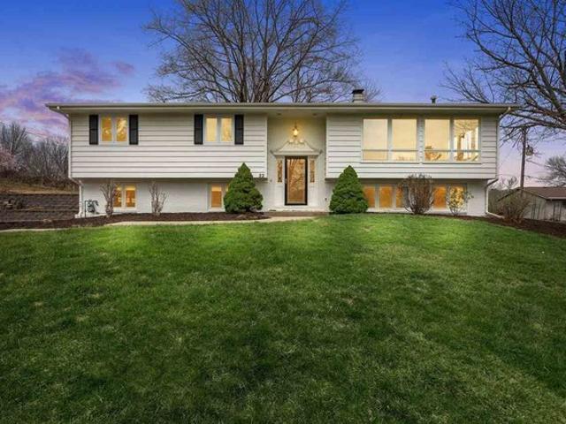 22 Fairview Knl NE, Iowa City, IA 52240