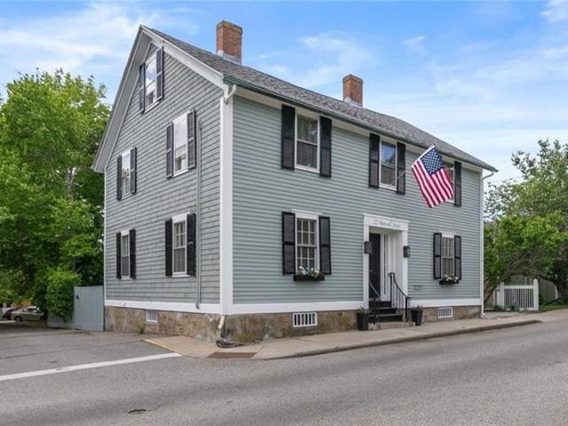 22 Farewell St, Newport, RI 02840