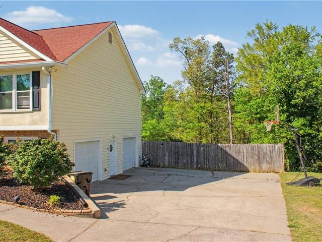 22 Farmbrook Drive SW