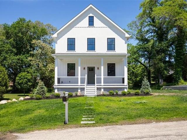 22 Farnsworth Ave, Tiverton, RI 02878