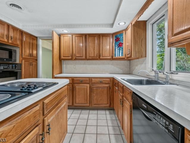 22 Forest Ln