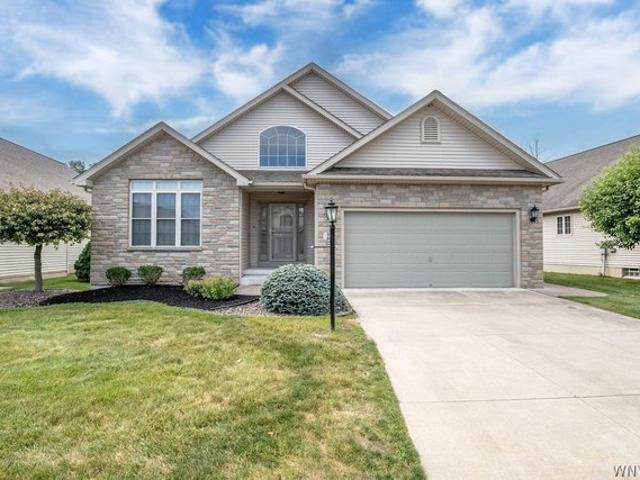 22 Forest Lake Dr, North Tonawanda, NY 14120