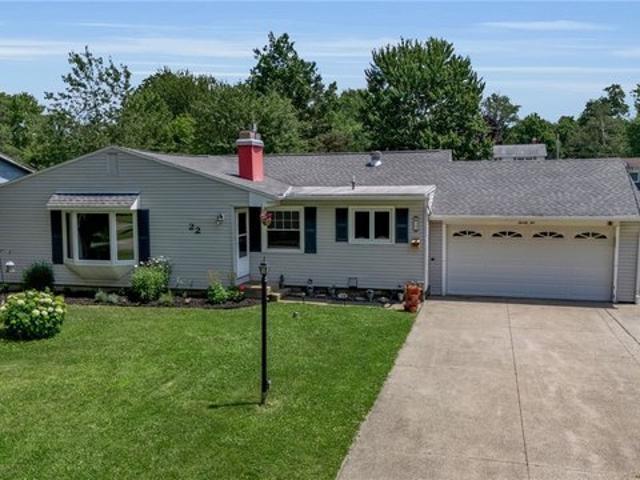 22 Franklin Dr, Angola, NY 14006