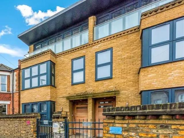 22 Freshford Street, London, SW18 3TF, United Kingdom | 4 bed duplex for rent #139067549 | Rentberry