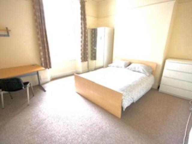22 Furzehill road 6 bed house share to rent £3,380 pcm £780 pw