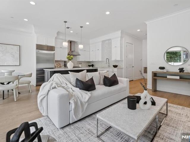 22 Gabriel Ct Unit 15, Paramus, NJ 07652
