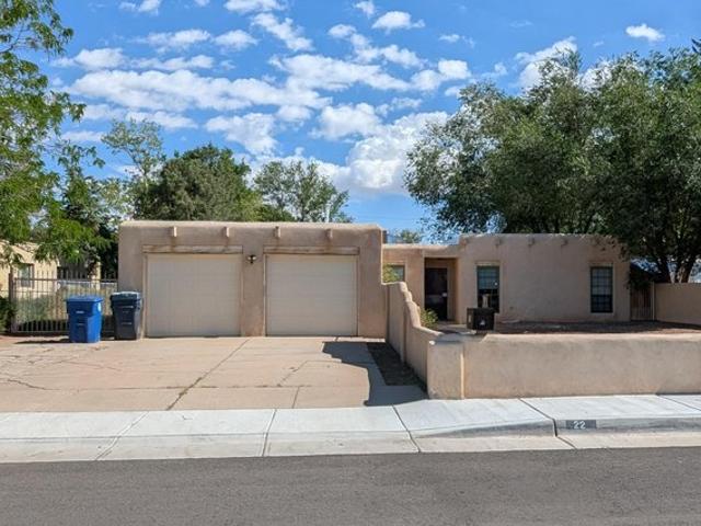 22 Garden Park Cir NW, Albuquerque, NM 87107