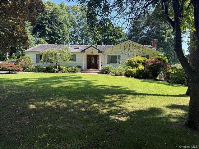 22 Gemini Ln, Nesconset, NY 11767