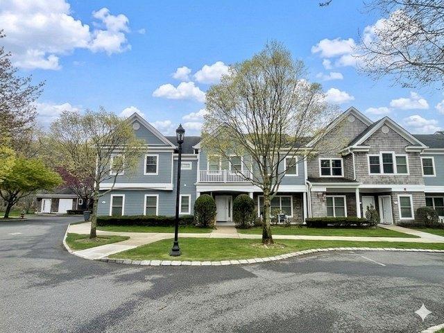 22 Gianna Ct, Southampton, NY 11968