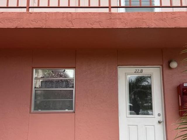 22 Golfs Edge Apt B, West Palm Beach, FL 33417