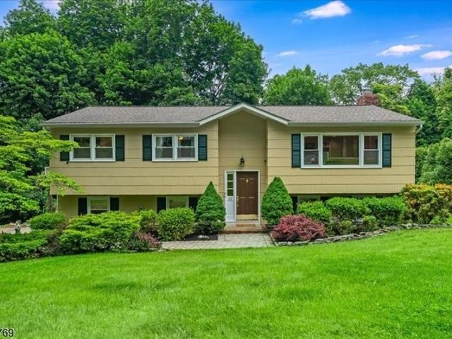 22 Green Apple Rd, Sparta, NJ 07871