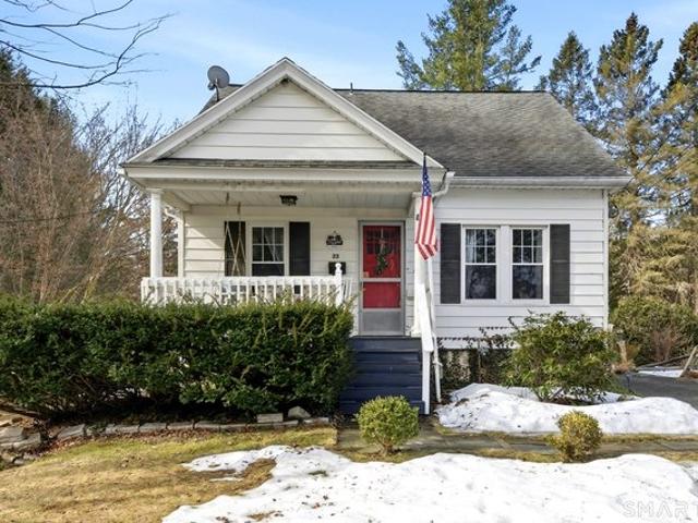 22 Hamilton Ln, Watertown, CT 06795