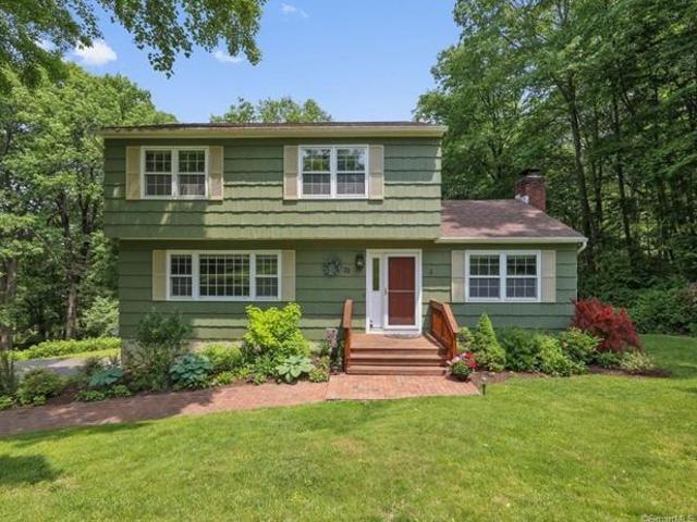 22 Harwood Dr, Danbury, CT 06810