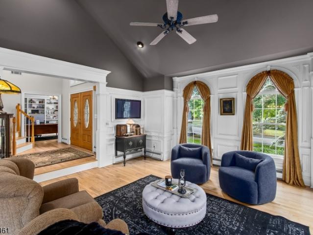 22 Hawthorn Dr