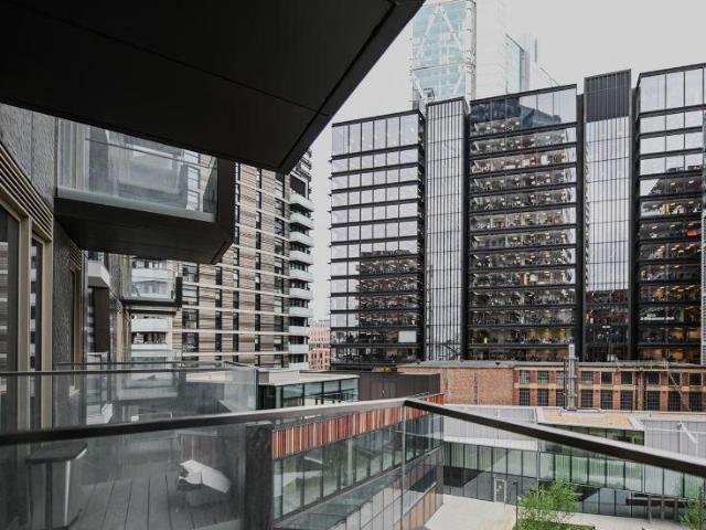 22 Hewett Street, London, EC2A 3NL Studio to rent £2,851 pcm £658 pw