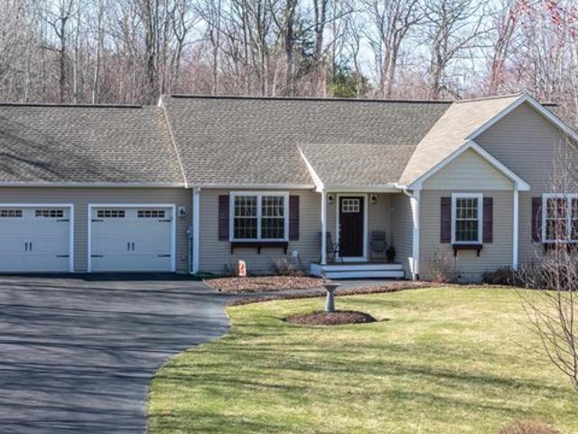 22 High Meadow Dr, Deerfield, NH 03037