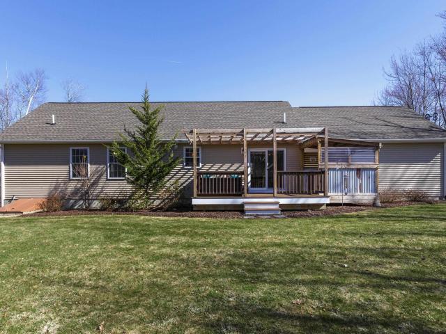 22 High Meadow Dr, Deerfield, NH 03037 | MLS #5083 | Compass