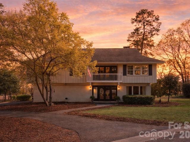 22 Honeysuckle Ln, Lake Wylie, SC 29710 | MLS #4357 | Compass