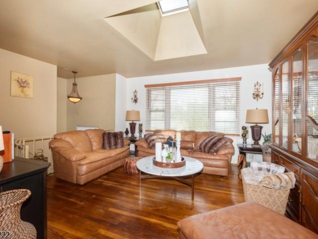 22 Holiday Dr