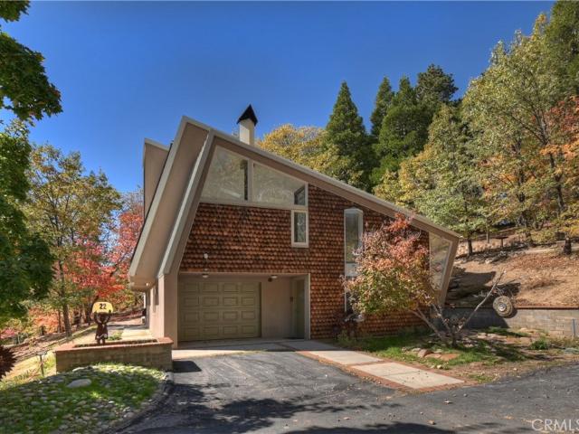 22 Holly Dr, Running Springs, CA 92382 | MLS #IG25249
