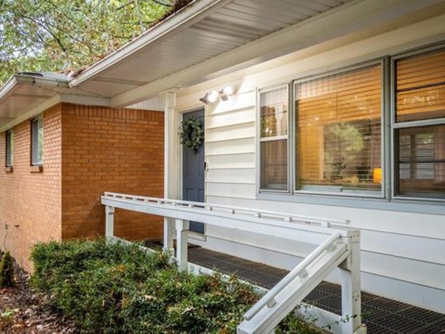 22 Holly Hill Rd, Little Rock, AR 72204