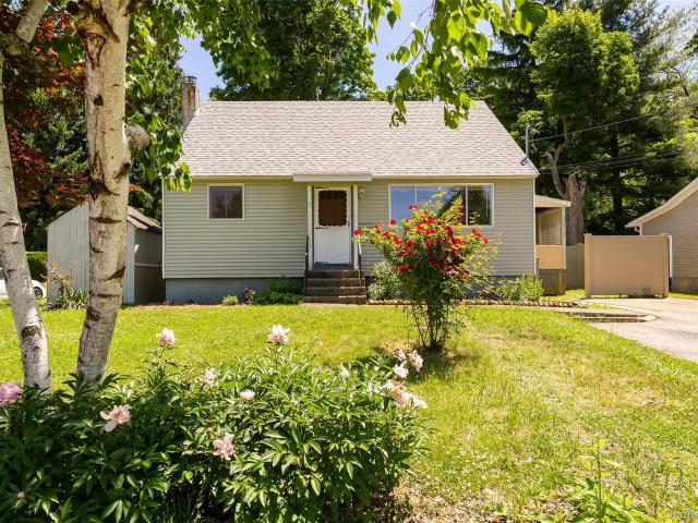 22 Howland Avenue