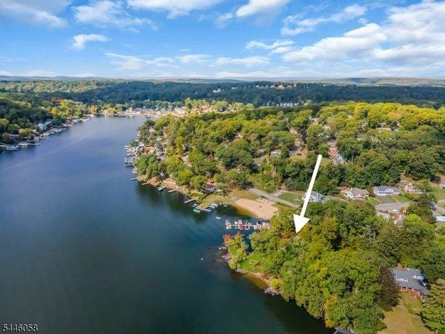 22 Ithanell Rd, Hopatcong, NJ 07843