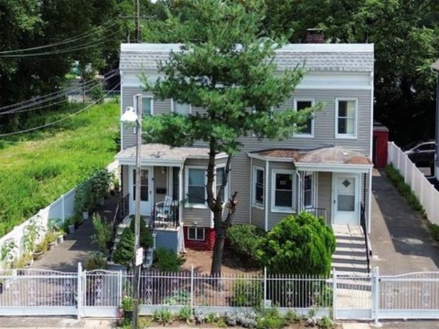 22 Kensington Pl, East Orange, NJ 07017