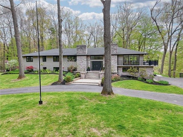 22 Lake Lacoma Dr, Pittsford, NY 14534