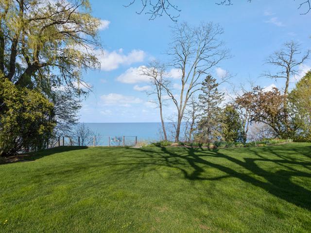 22 Lakeview Terrace