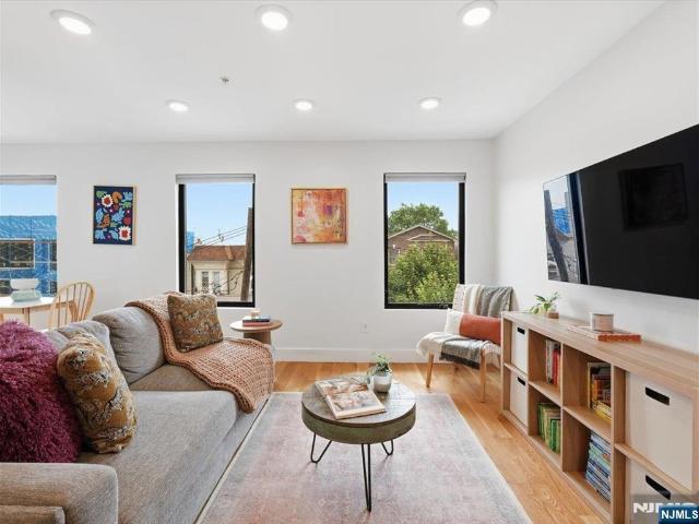 22 Lincoln Street # 3