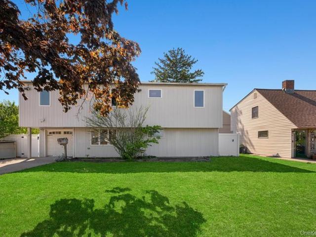 22 Lowland Rd, Levittown, NY 11756