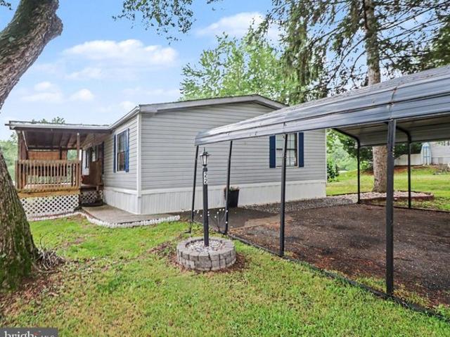 22 Magnolia Ln, Carlisle, PA 17015