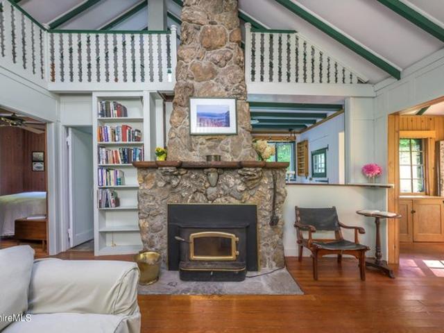 22 Mahkeenac Heights Rd, Stockbridge, MA 01262