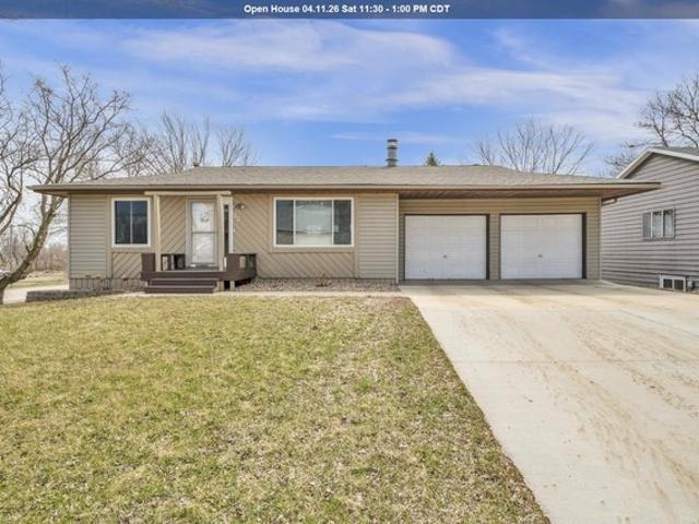 22 Maple Dr, Lake Park, IA 51347