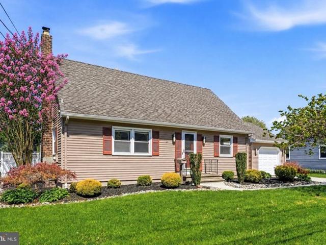 22 Mario Dr, Hamilton, NJ 08690