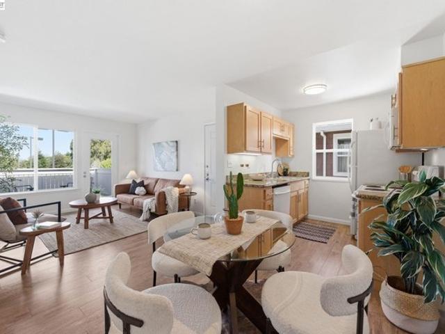 22 Marina Lakes Dr, Richmond, CA 94804