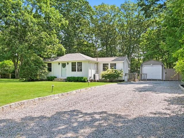 22 Matthews Dr, Remsenburg, NY 11972