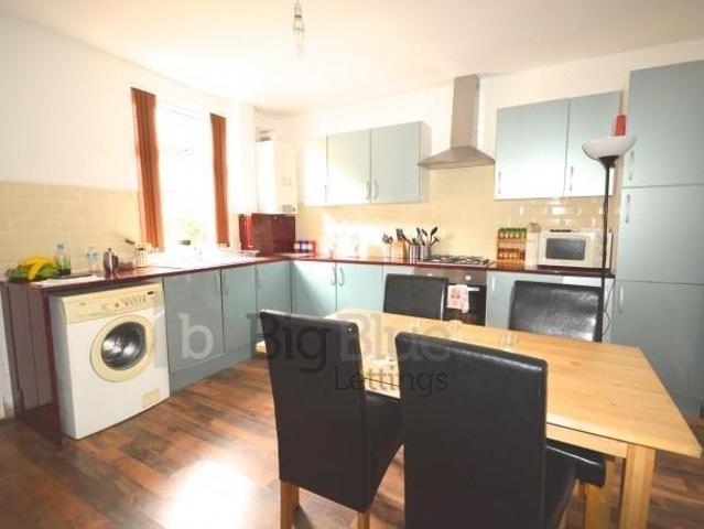 22 Mayville Road, Hyde Park, Leeds LS6 4 bed terraced house to rent £2,444 pcm £564 pw