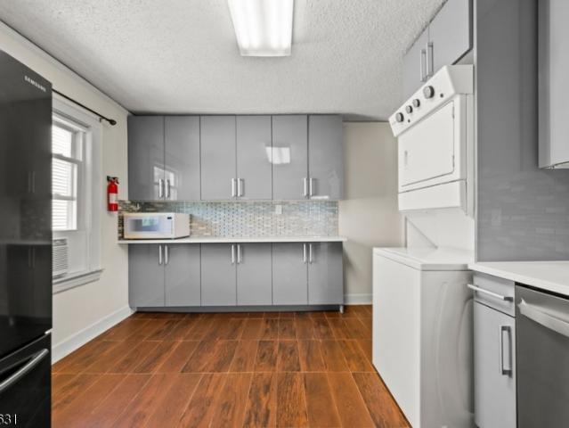 22 Meeker Pl