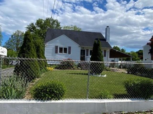 22 Montgomery St, Brentwood, NY 11717