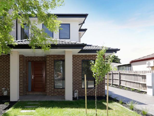 2/2 Newbigin Street