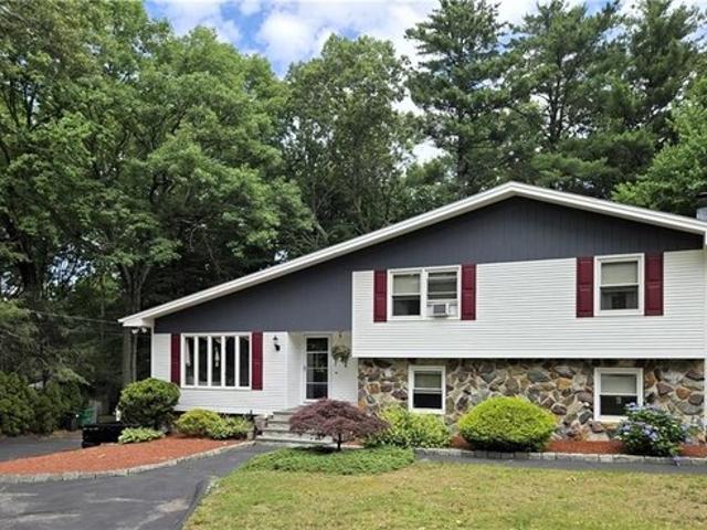 22 Oakview Ter, Scituate, RI 02857