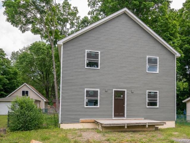 22 Oak St, Greenwood Lake, NY 10925