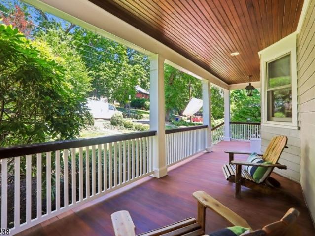 22 Oak Ridge Ave
