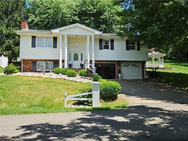 22 Orchard Dr, Martins Ferry, OH 43935