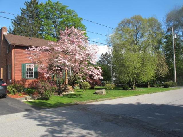 22 Park Pl, Hyde Park, NY 12538