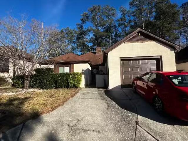 2/2 Pet Friendly Home in Quiet Neighborhood 406 Willow Winds Dr