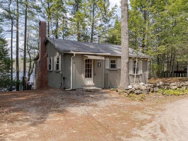 22 Pine St, Nottingham, NH 03290